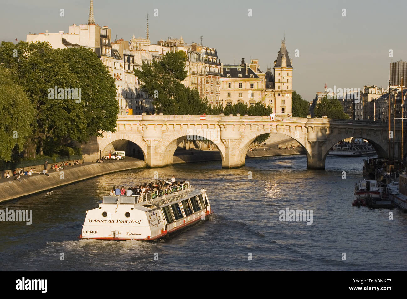 Vedettes du Pont Neuf cruise boat nears Pont Neuf bridge on the Seine ...