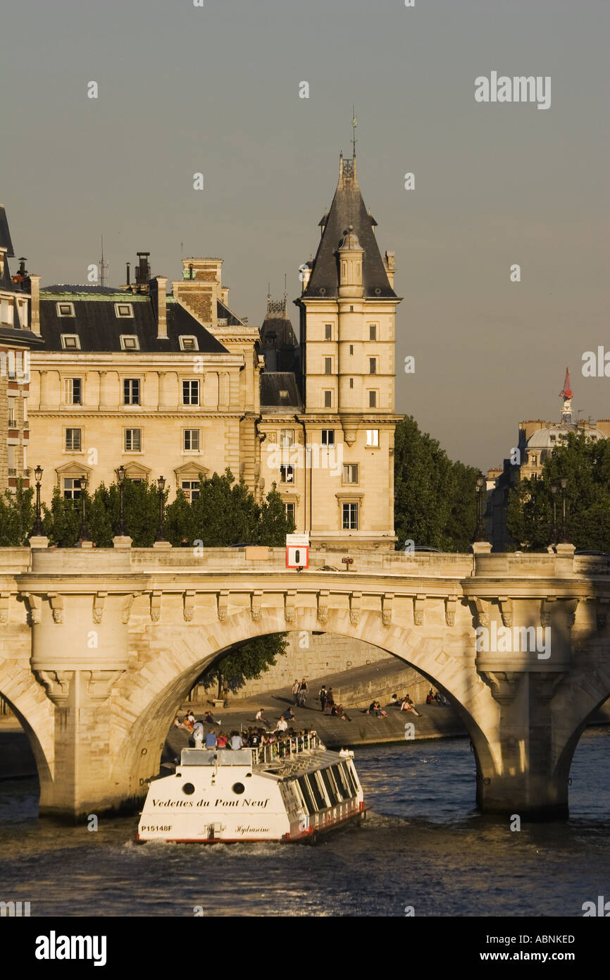 Vedettes you pont neuf hi-res stock photography and images - Alamy