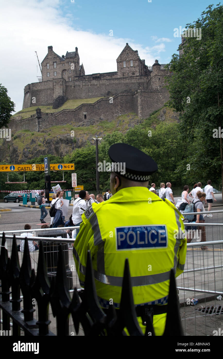 Edinburgh poverty hi-res stock photography and images - Alamy