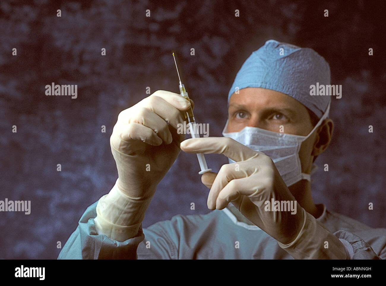 Doctor needle hi-res stock photography and images - Alamy