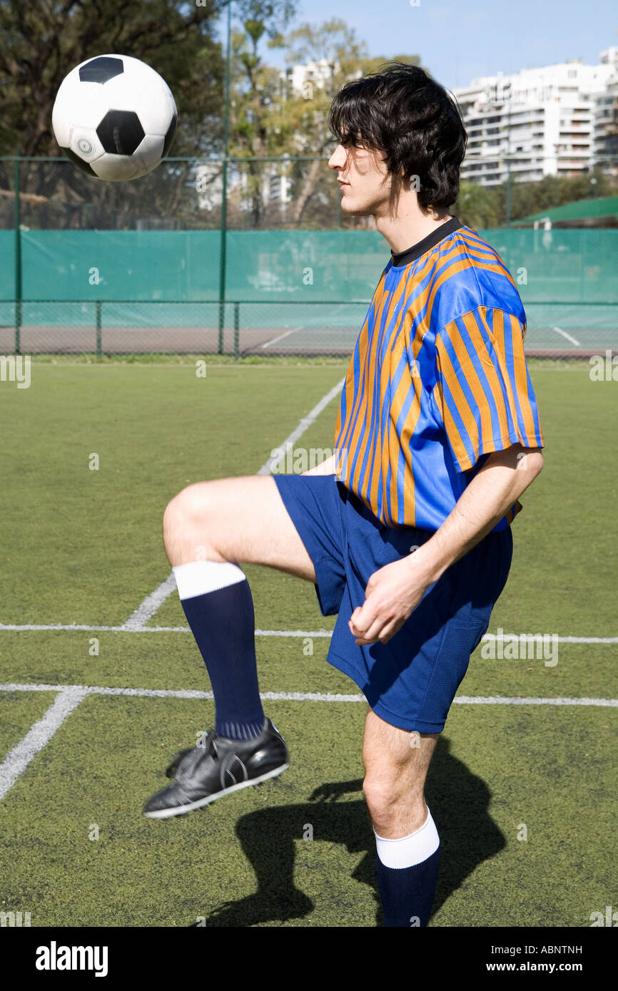 Soccer player bouncing ball on hi-res stock photography and images - Alamy