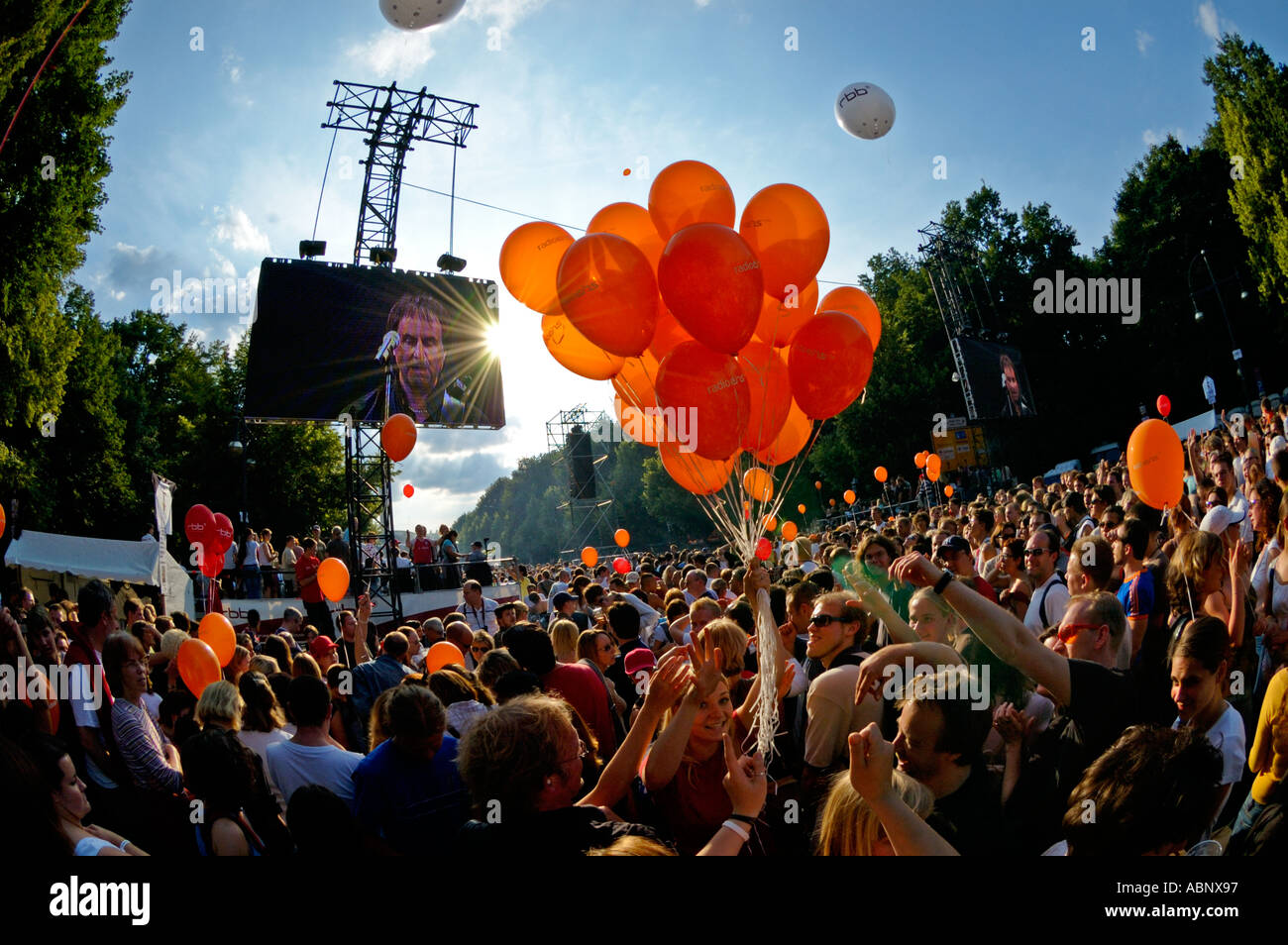 Live8 concert hi-res stock photography and images - Alamy