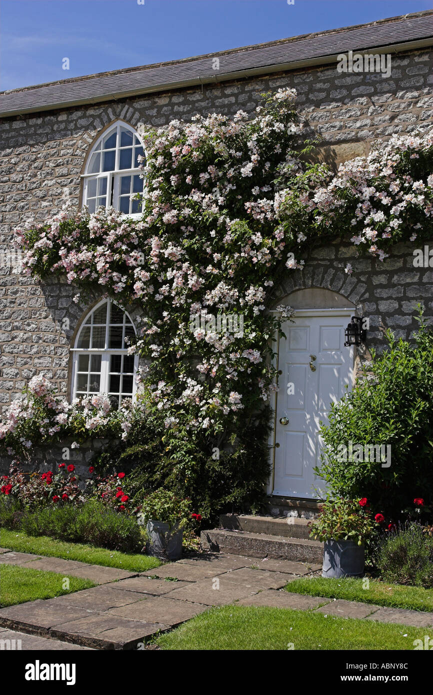 Stone Cottage in Yorkshire Wolds Village Stock Photo - Alamy