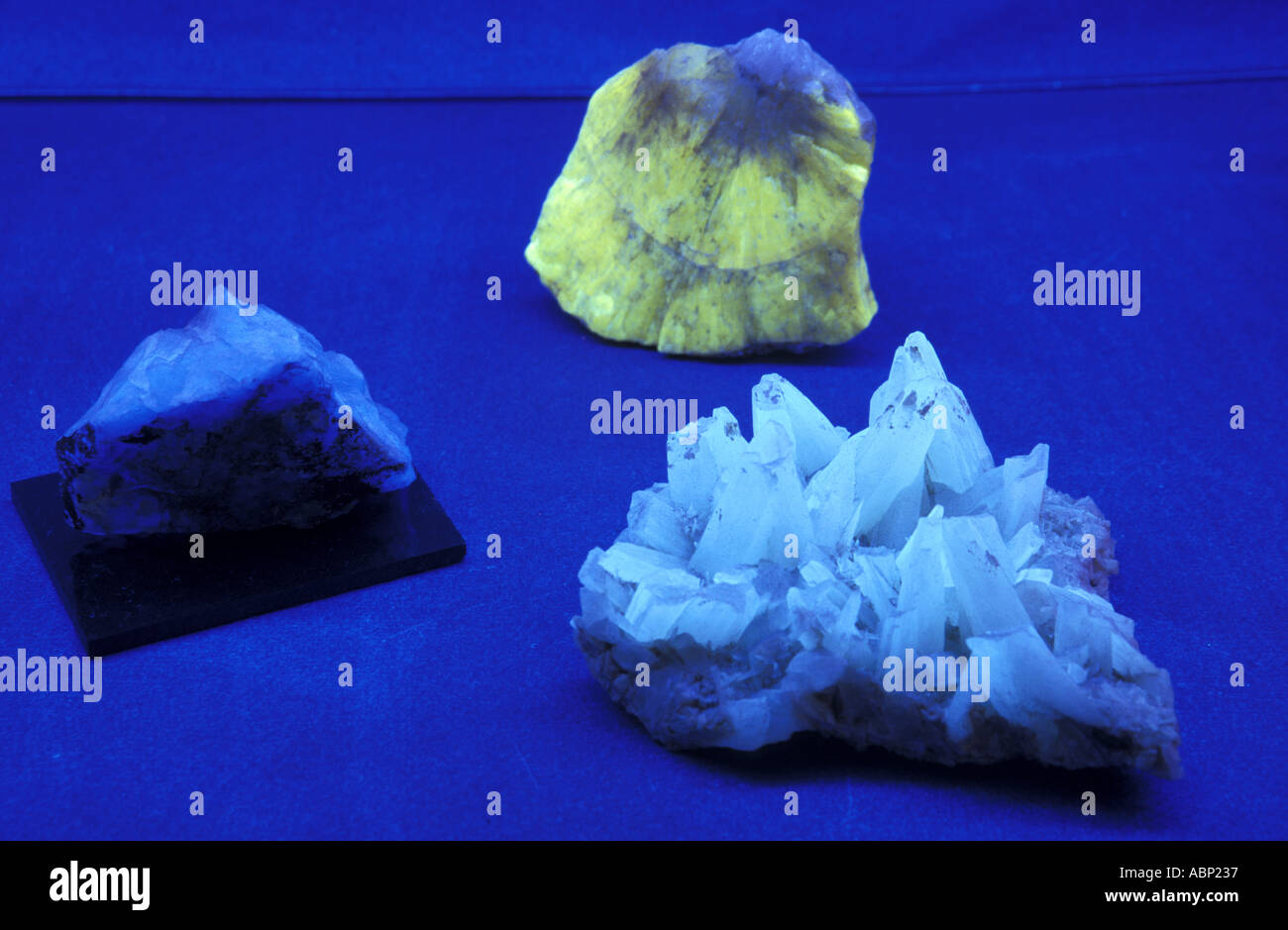 Fluorescent mineral hi-res stock photography and images - Alamy