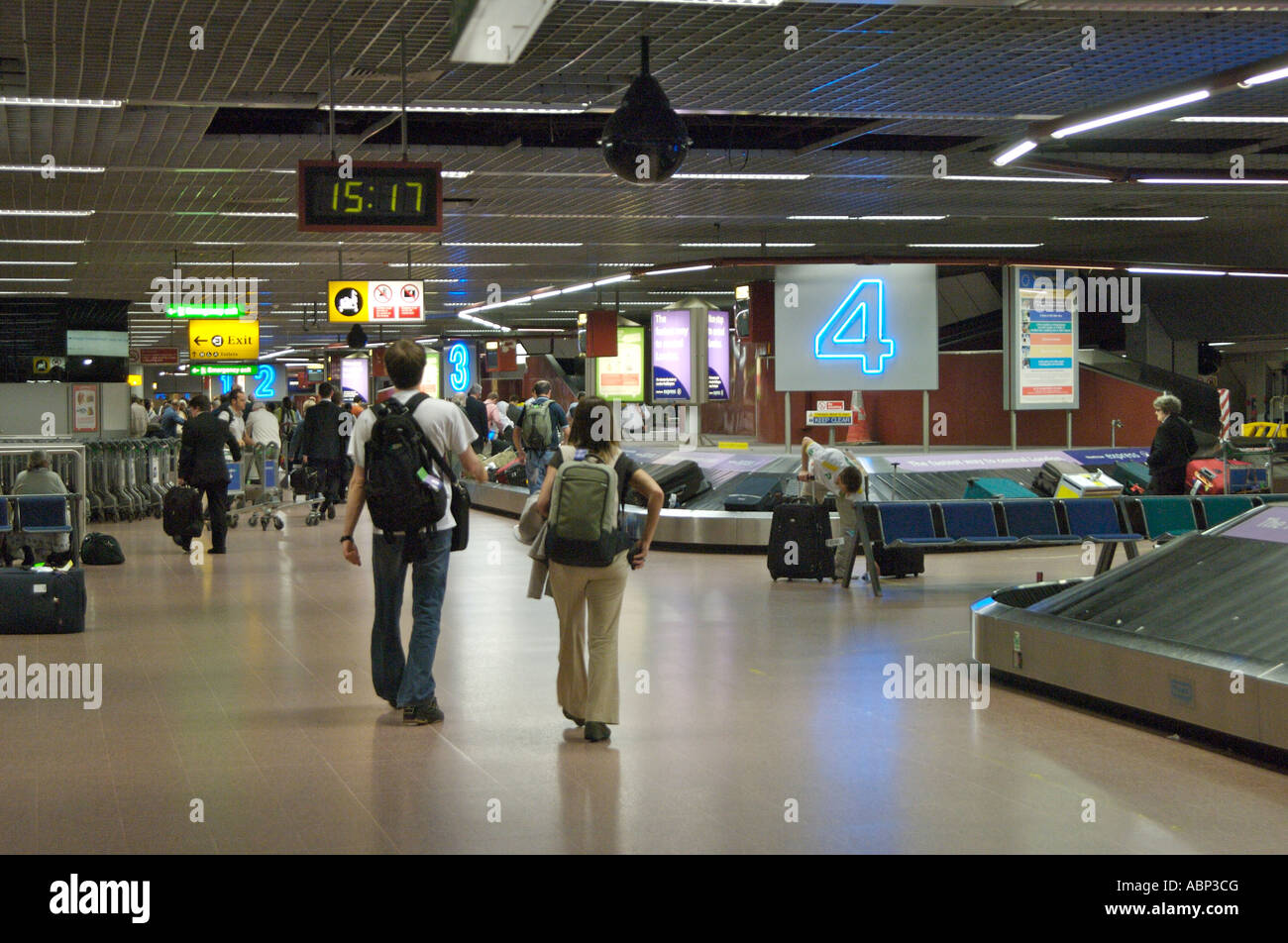 Baggage reclaim Hall Stock Photo - Alamy