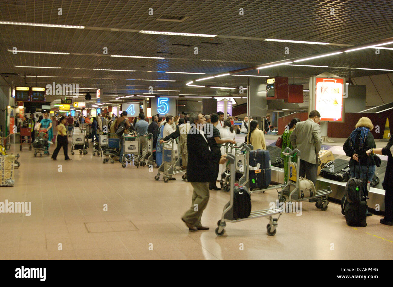 Baggage reclaim Hall Stock Photo - Alamy
