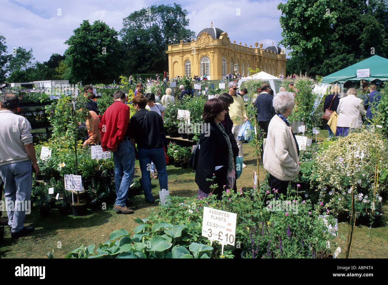Garden centre plant fair people hi-res stock photography and images - Alamy
