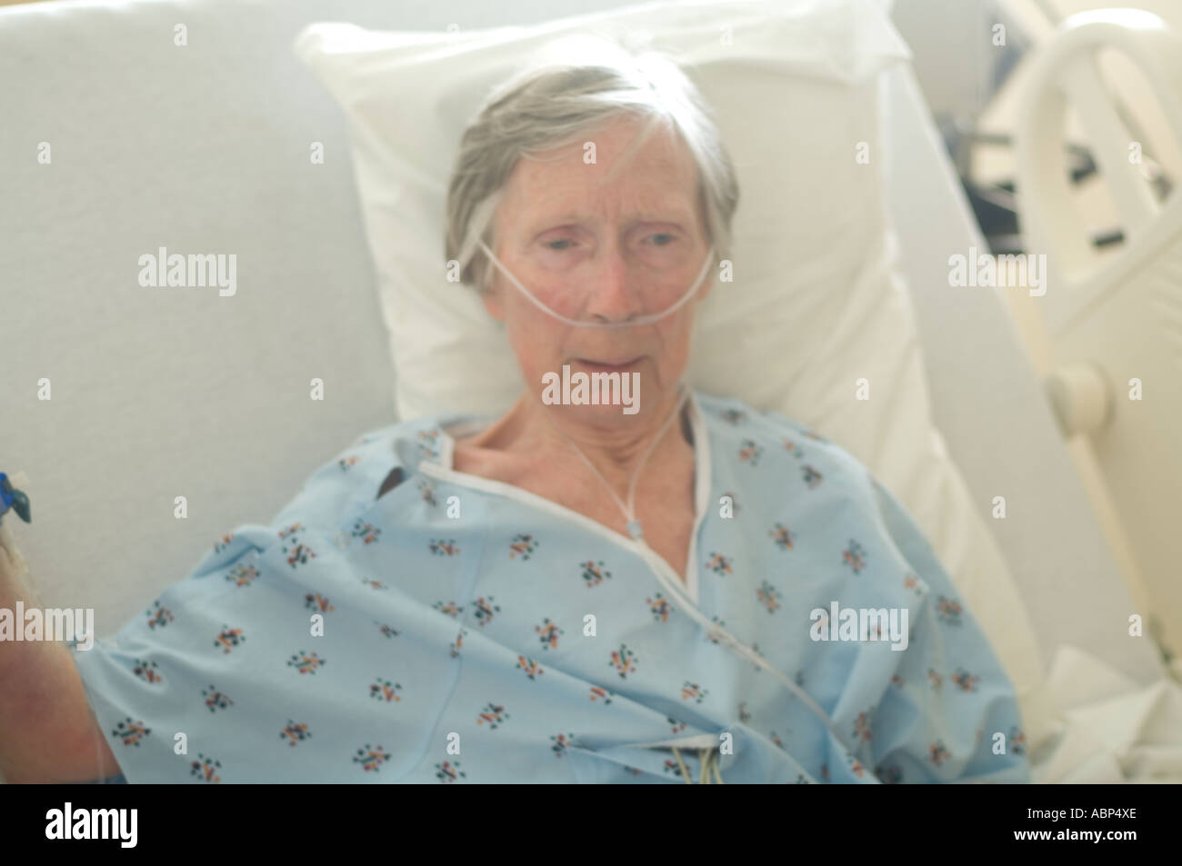 old woman patient in cardiac intensive care hospital ward Stock Photo ...