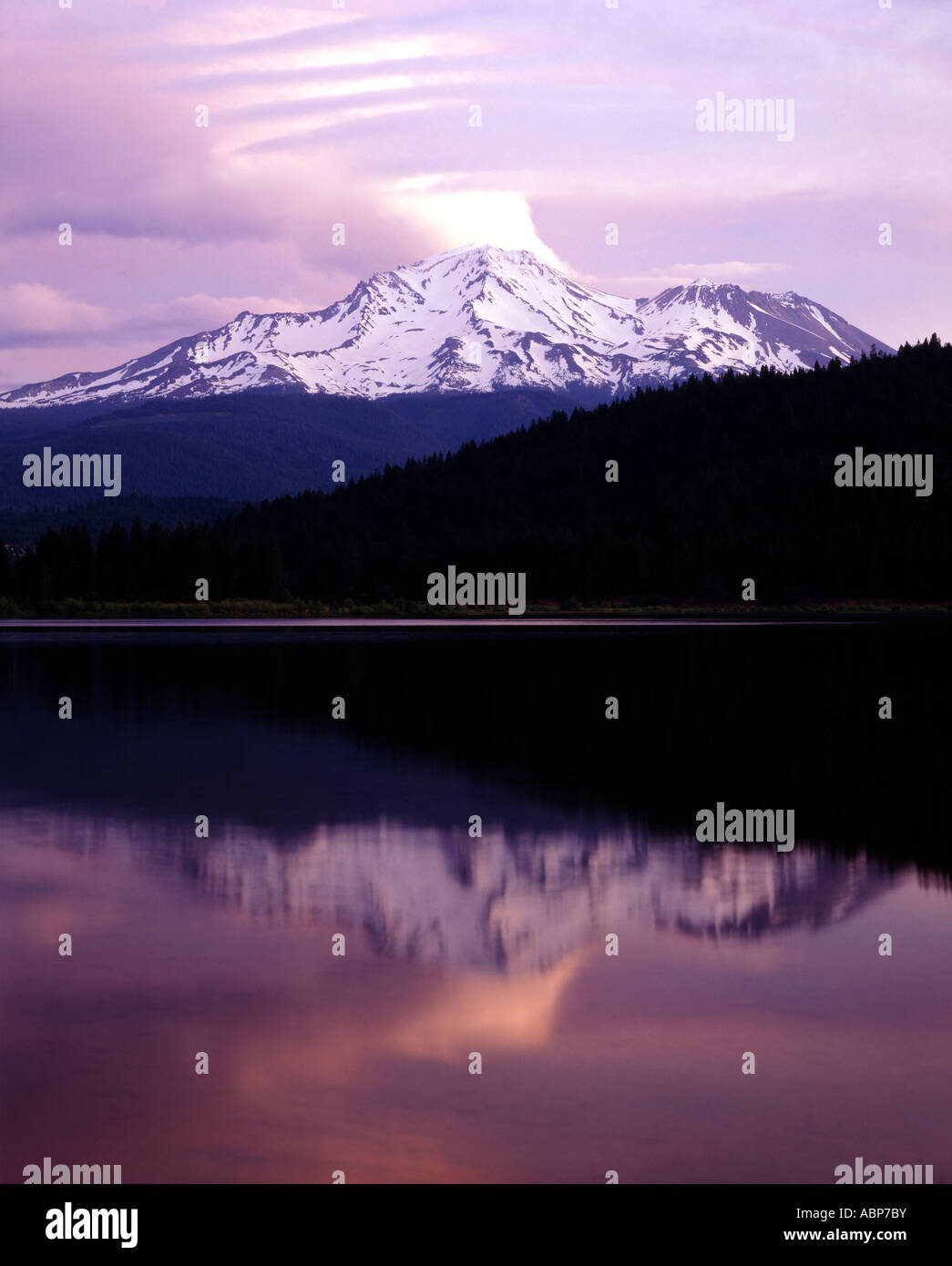 Mount shasta at sunset hi-res stock photography and images - Alamy