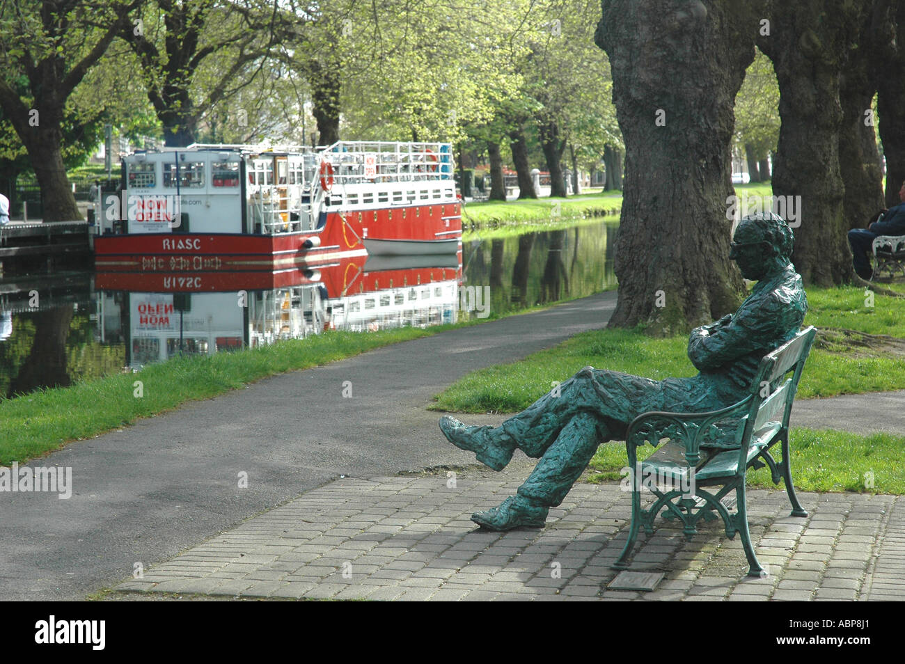 Poet Patrick Kavanagh in Bronze sits forever by the grand Canal in ...