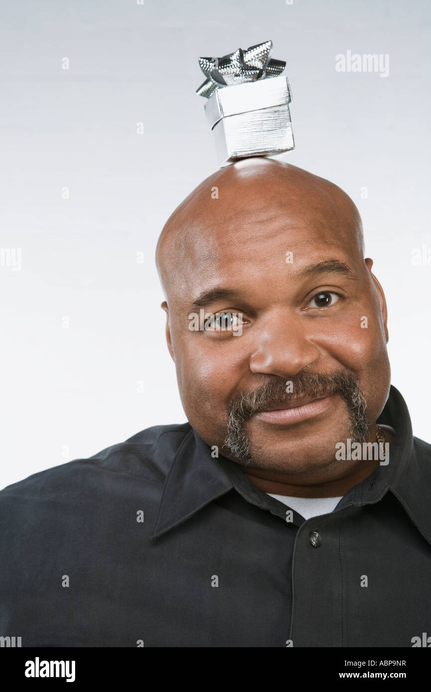 Balancing box on head hi-res stock photography and images - Alamy