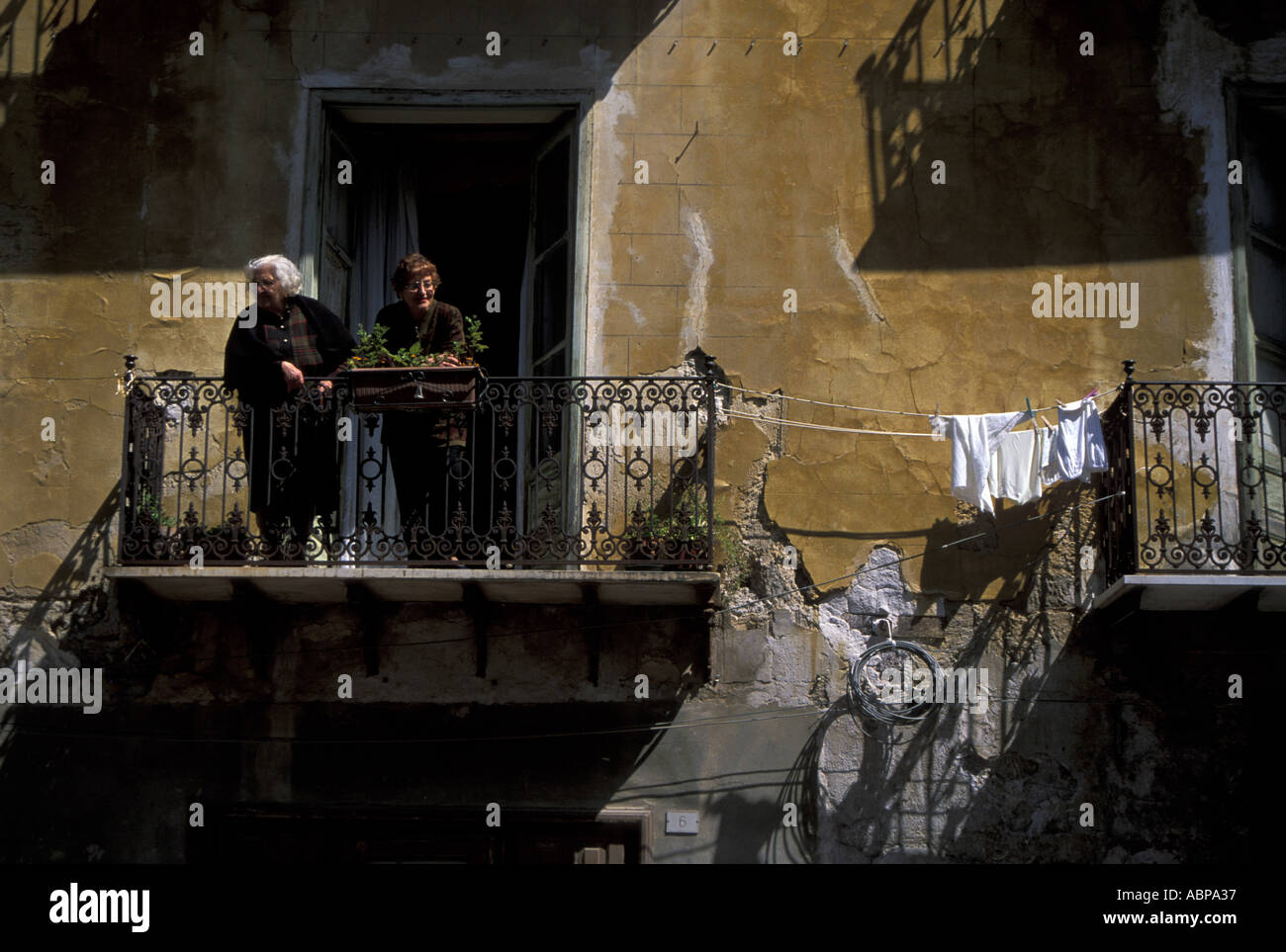 Balcony hi-res stock photography and images - Alamy