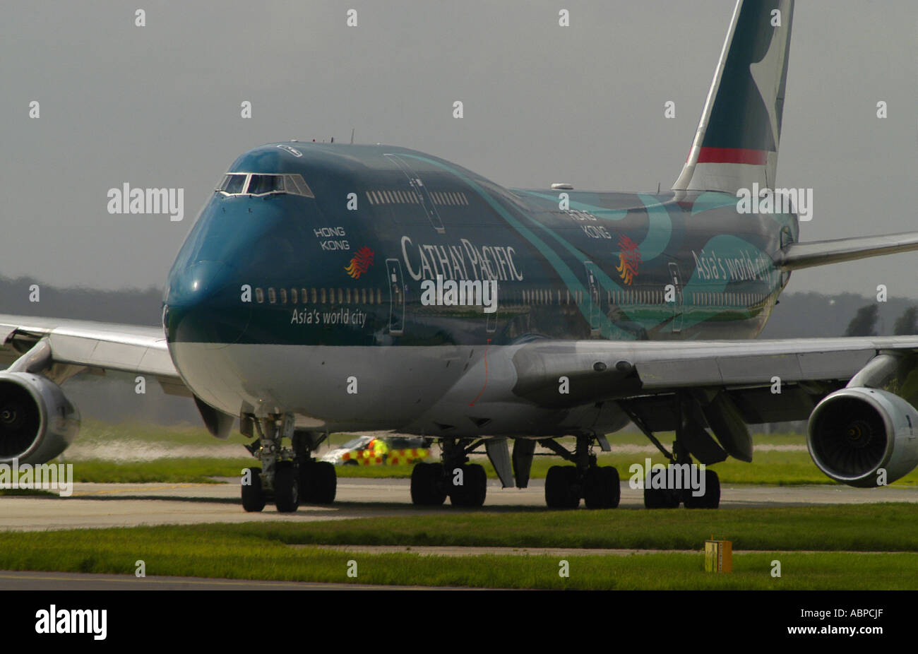 Cathay pacific heathrow airport hi-res stock photography and images - Alamy