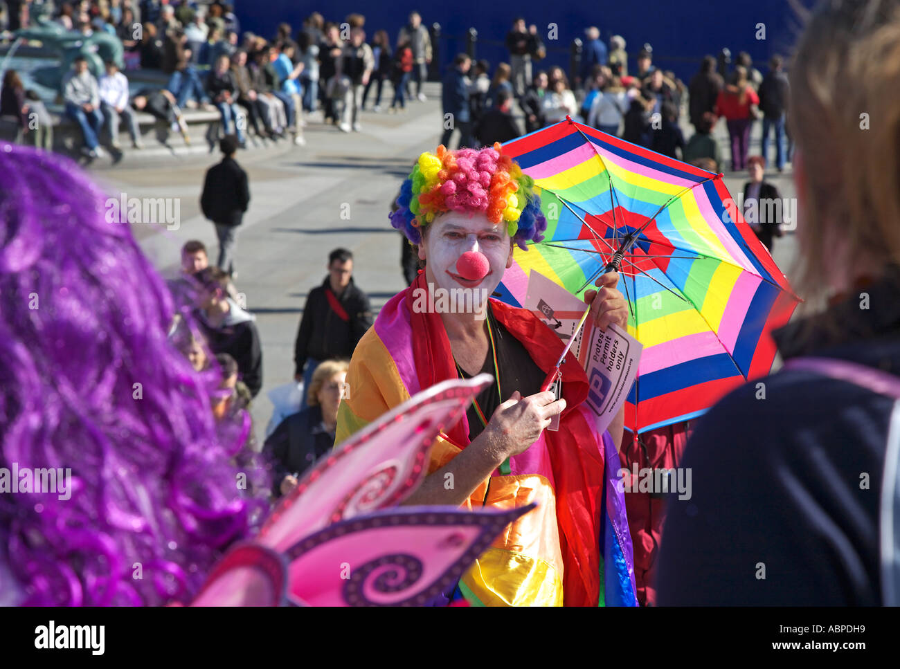 A clown in Trafalgar Square, London Stock Photo - Alamy