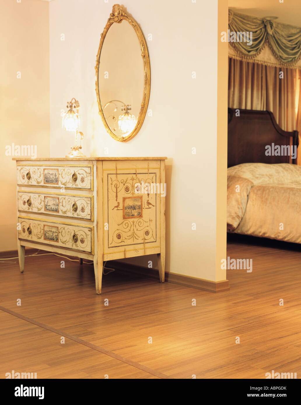 Drawer chest and mirror Stock Photo - Alamy