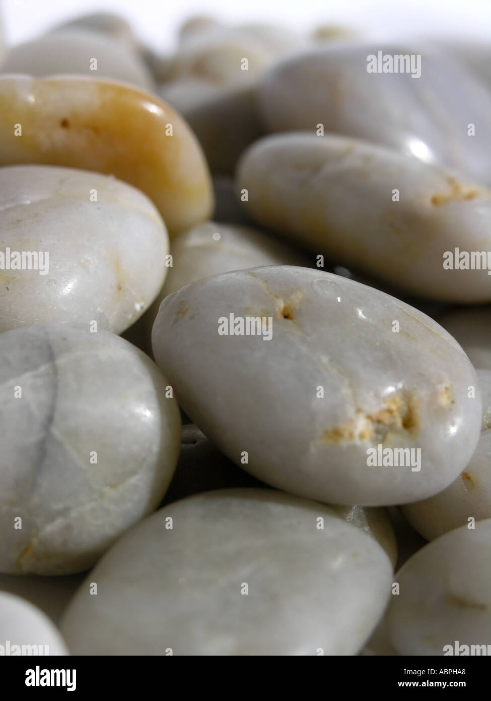 Different coloured pebbles hi-res stock photography and images - Alamy