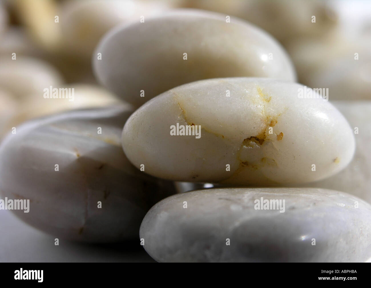 Marble white pebbles hi-res stock photography and images - Alamy
