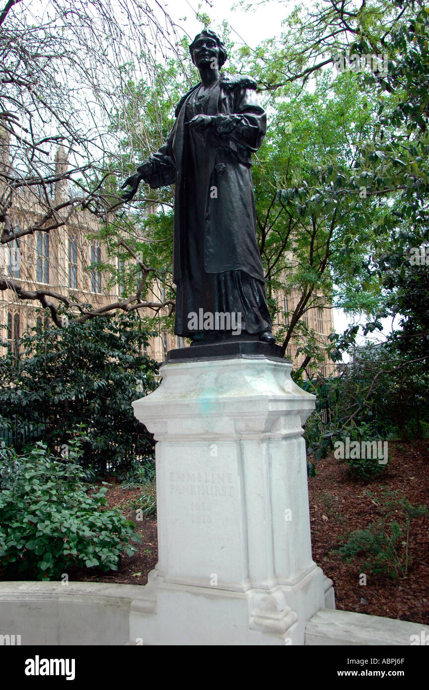 LONDON LAND MARKS EMMALINE PANKHURST STATUE BESIDE WESTMINSTER Stock ...
