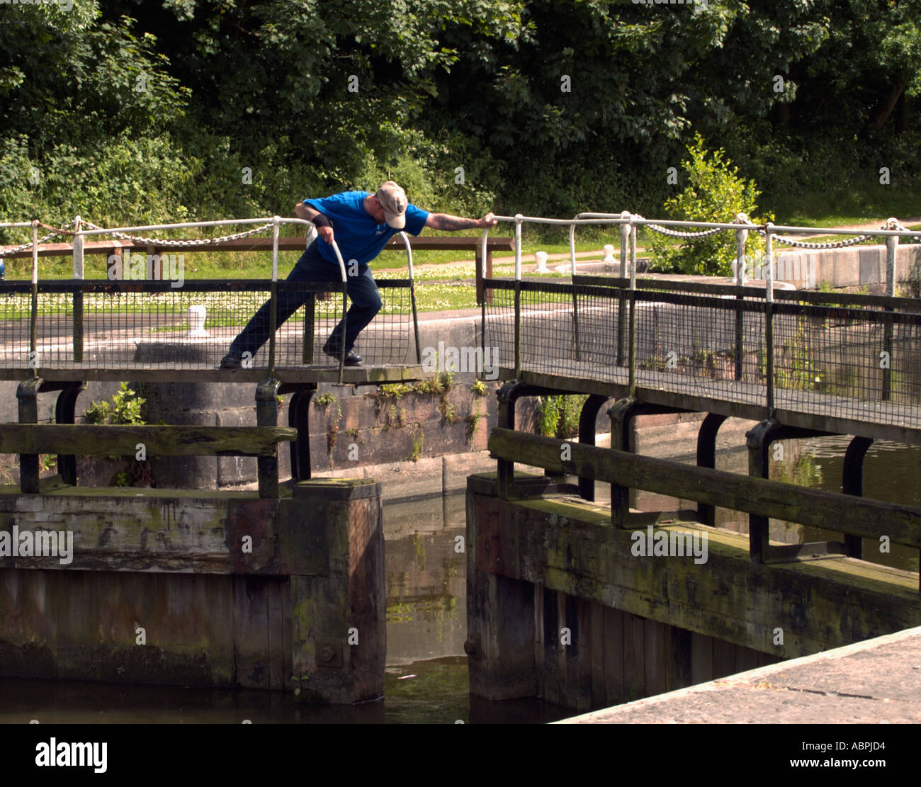 Opening lock gates Stock Photo - Alamy