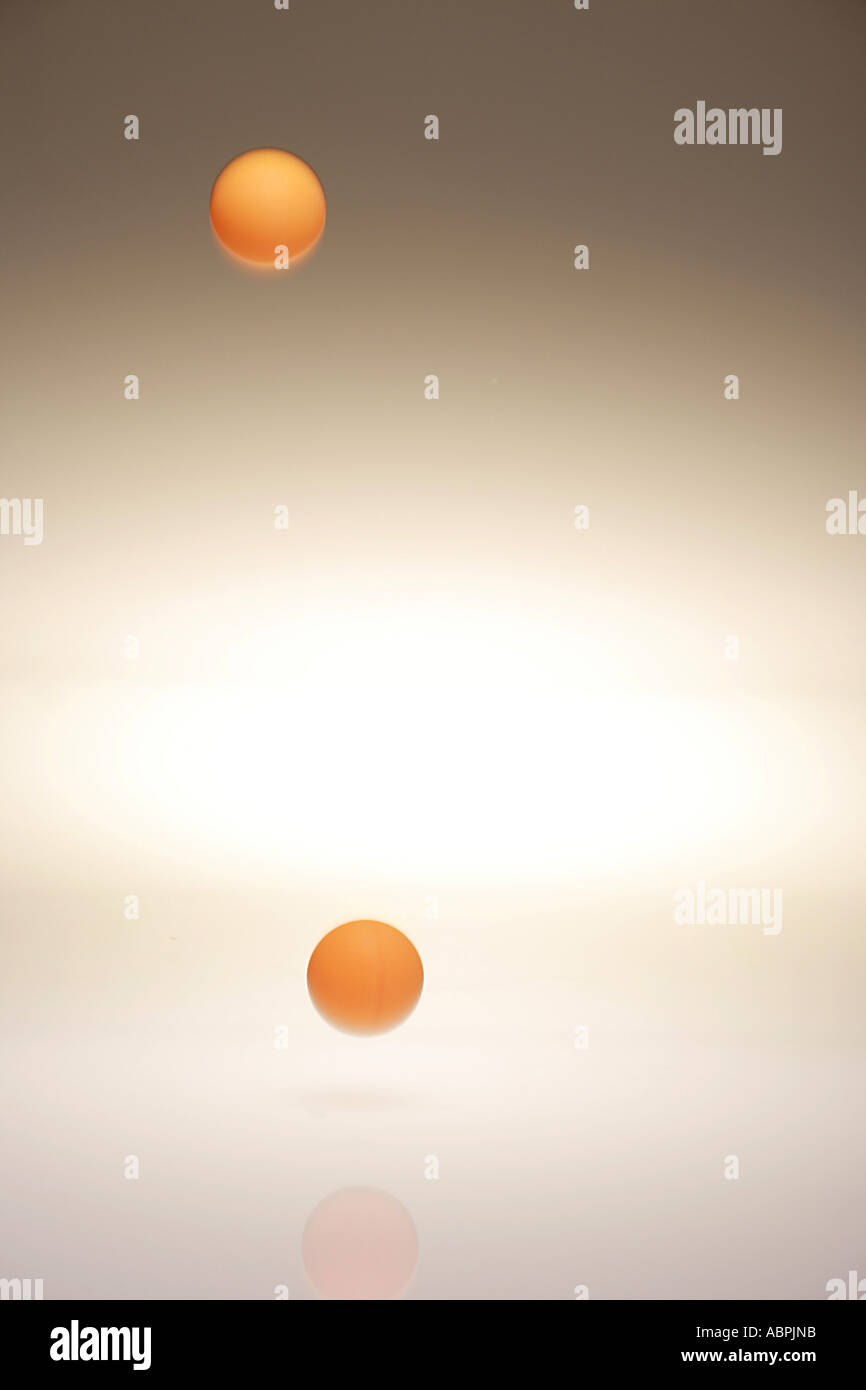 VDA78916 bouncing Table tennis balls two orange color in motion Stock ...