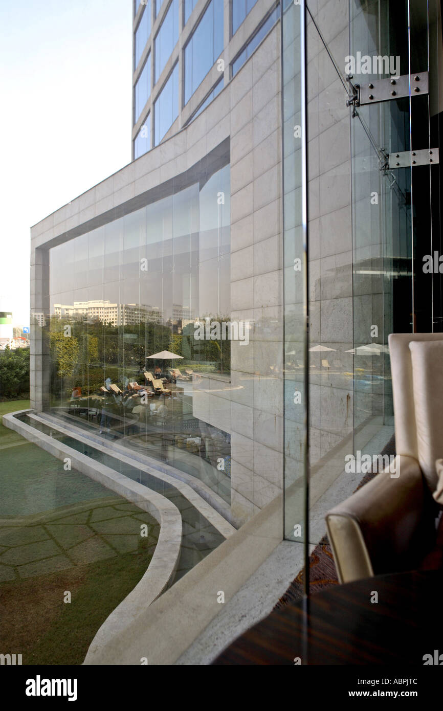 Glass front hi-res stock photography and images - Alamy