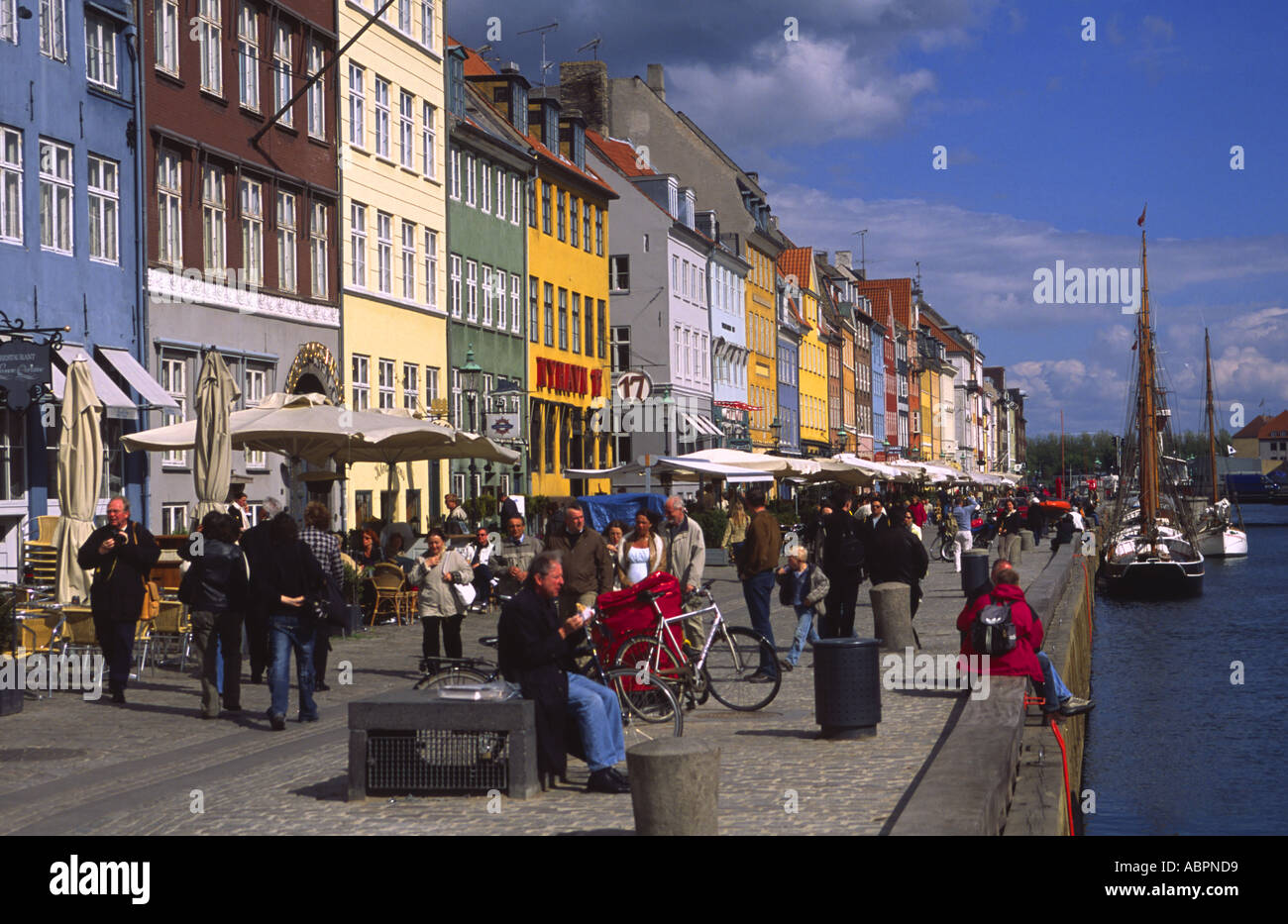 Nyhavn in spring hi-res stock photography and images - Alamy