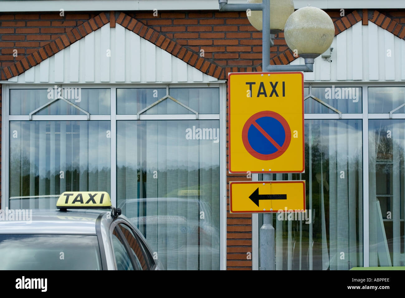 Taxi Parking Only Sign High Resolution Stock Photography and Images - Alamy