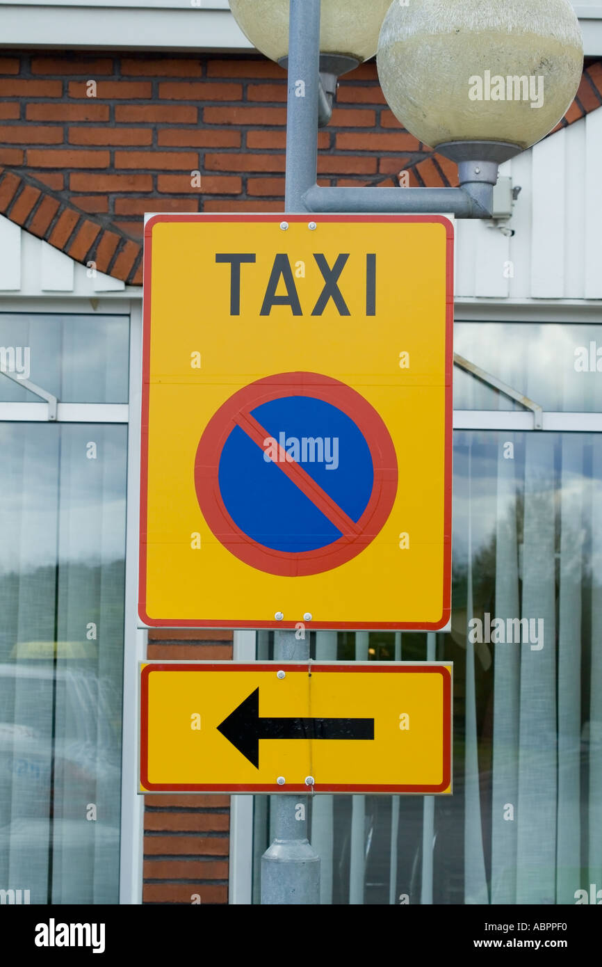 Taxi parking only sign hi-res stock photography and images - Alamy