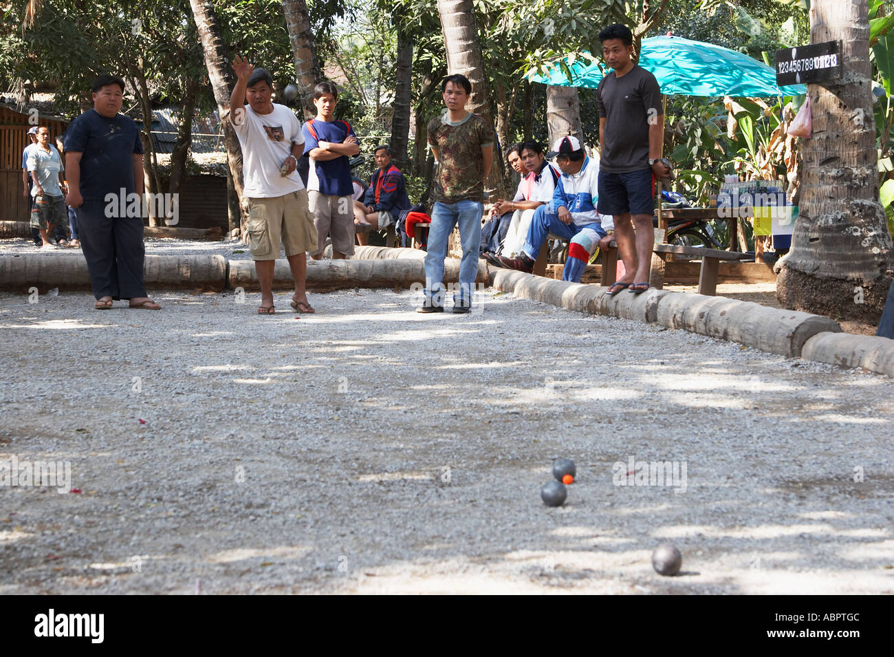 Men playing petanque france south hi-res stock photography and images ...