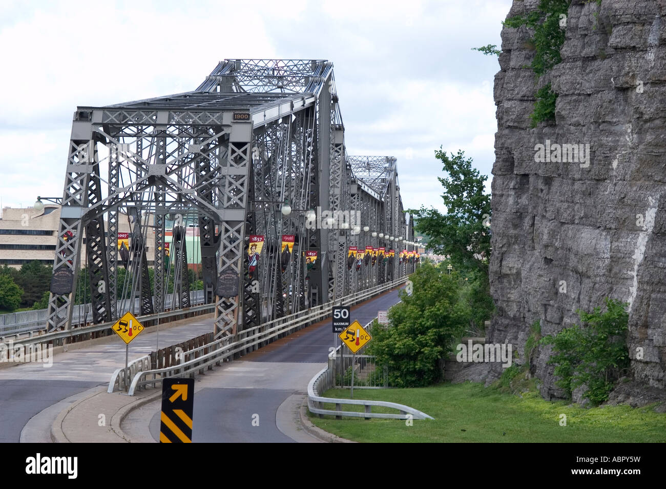 Alexandra bridge Ottawa Stock Photo - Alamy