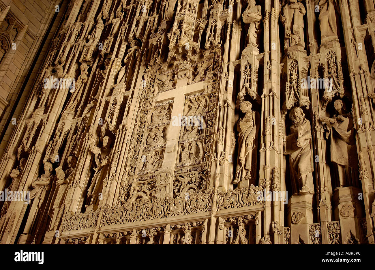 The Rerdos St Thomas Church Fifth Avenue New York USA Stock Photo - Alamy
