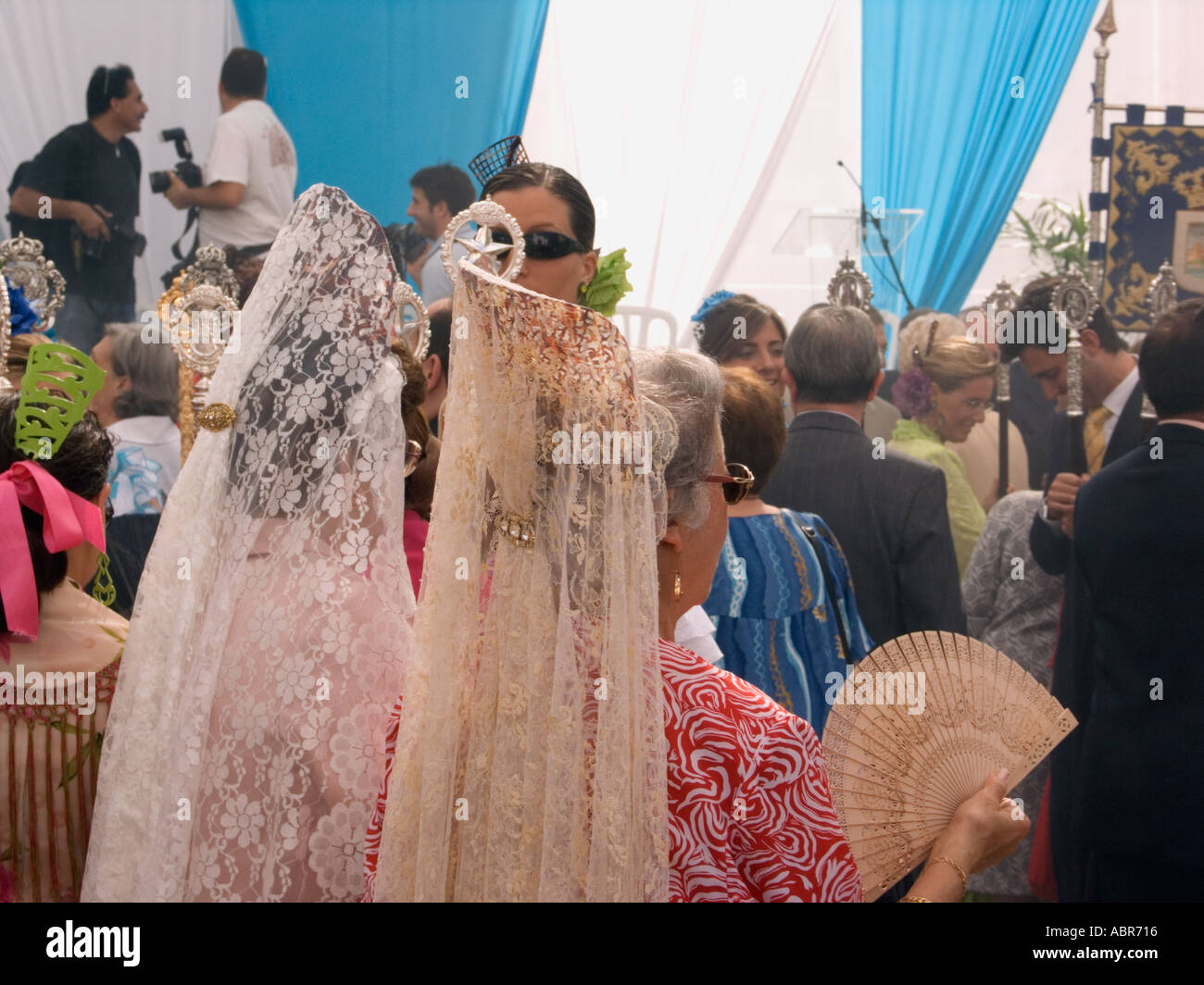 Spanish Ladies wearing Traditional lace Mantilla headdress national ...