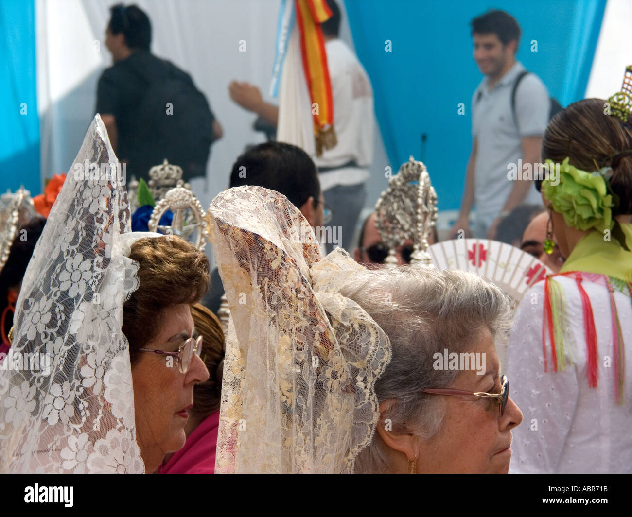 Spanish Ladies wearing Traditional lace Mantilla headdress national ...
