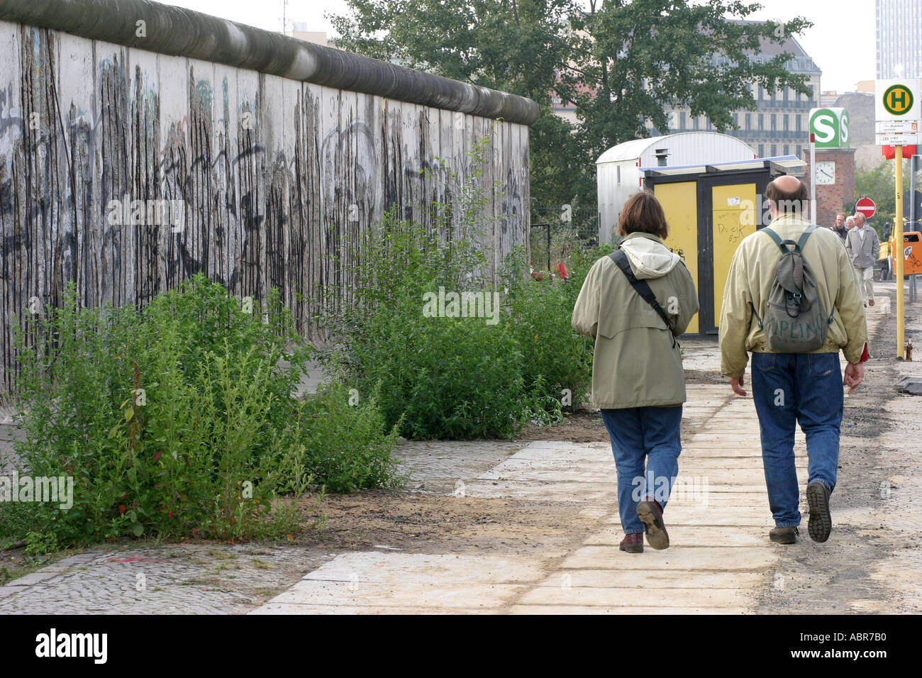 Remnants of the Berlin Wall slowly becoming overgrown Stock Photo - Alamy