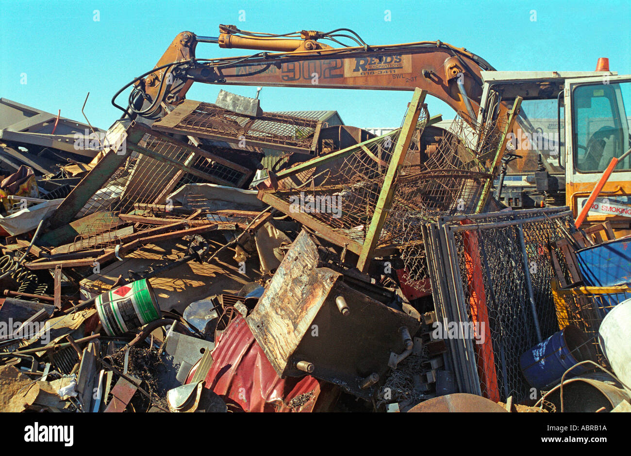 Mechanical lifter grabbing recyclable metal Stock Photo - Alamy