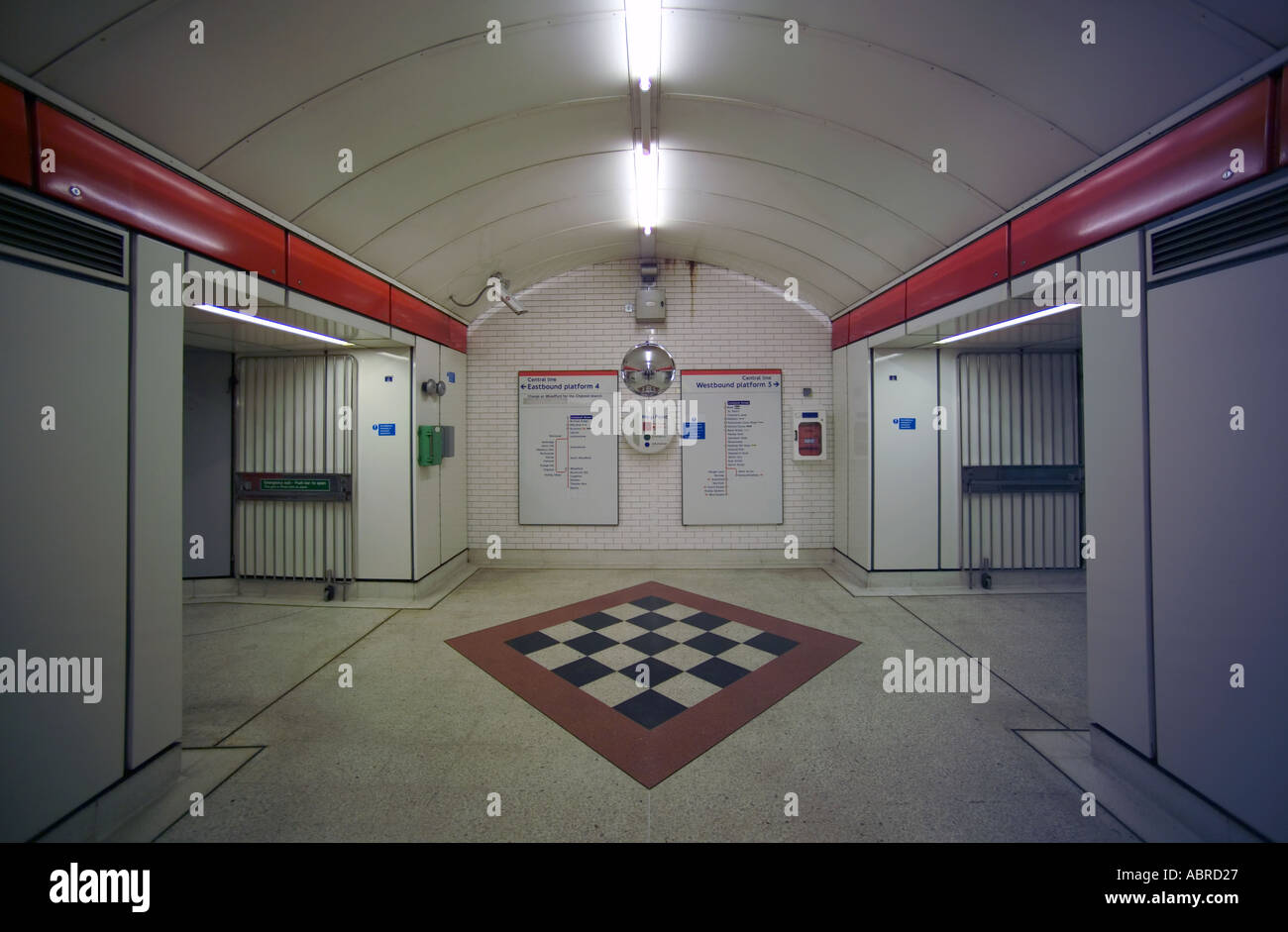 london underground station Stock Photo - Alamy