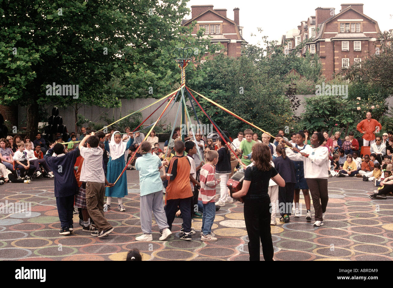 Maypole children hi-res stock photography and images - Alamy