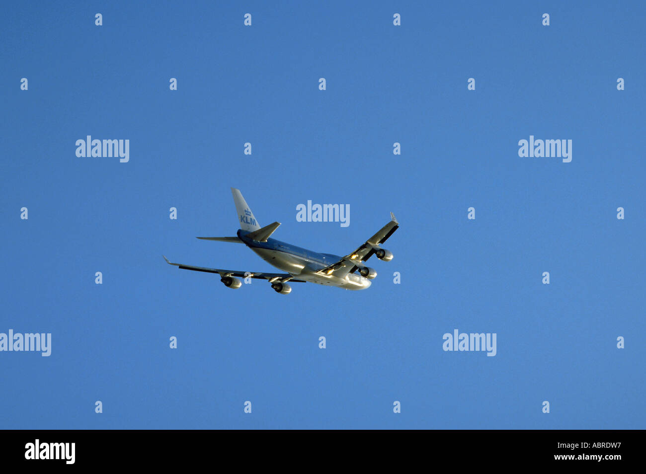 A KLM Boeing 747 heads out over the Pacific Ocean after takeoff from ...