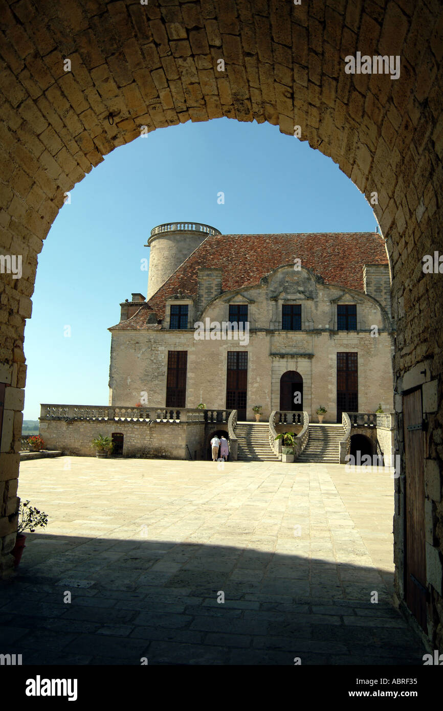 Duras castle france hi-res stock photography and images - Alamy