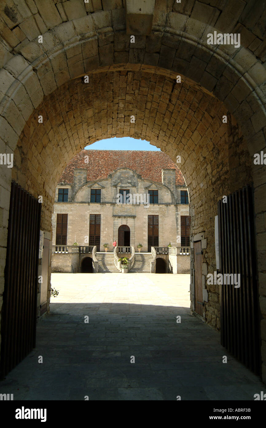 Duras castle france hi-res stock photography and images - Alamy