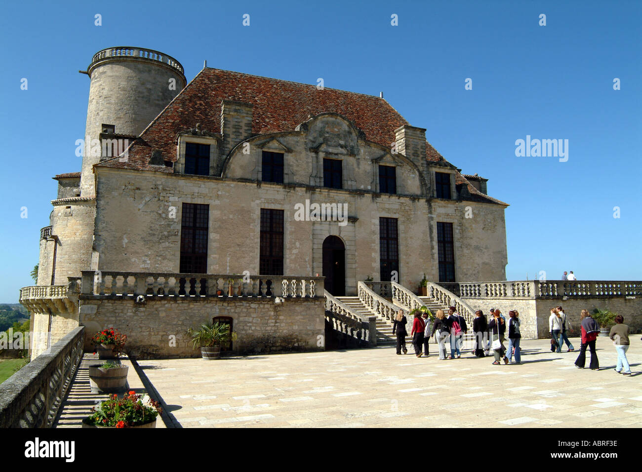 Duras castle france hi-res stock photography and images - Alamy