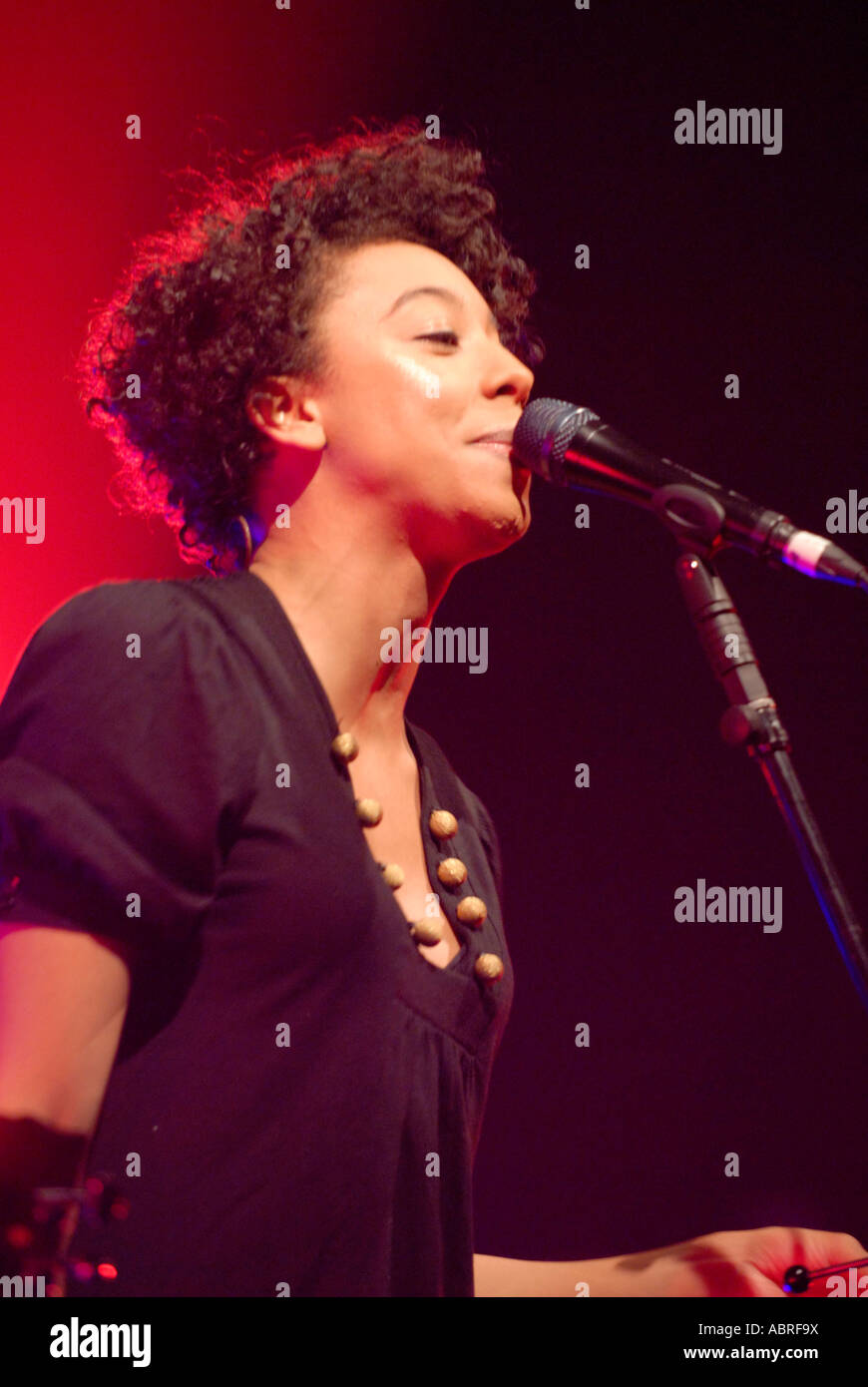 Black vocalist hi-res stock photography and images - Alamy