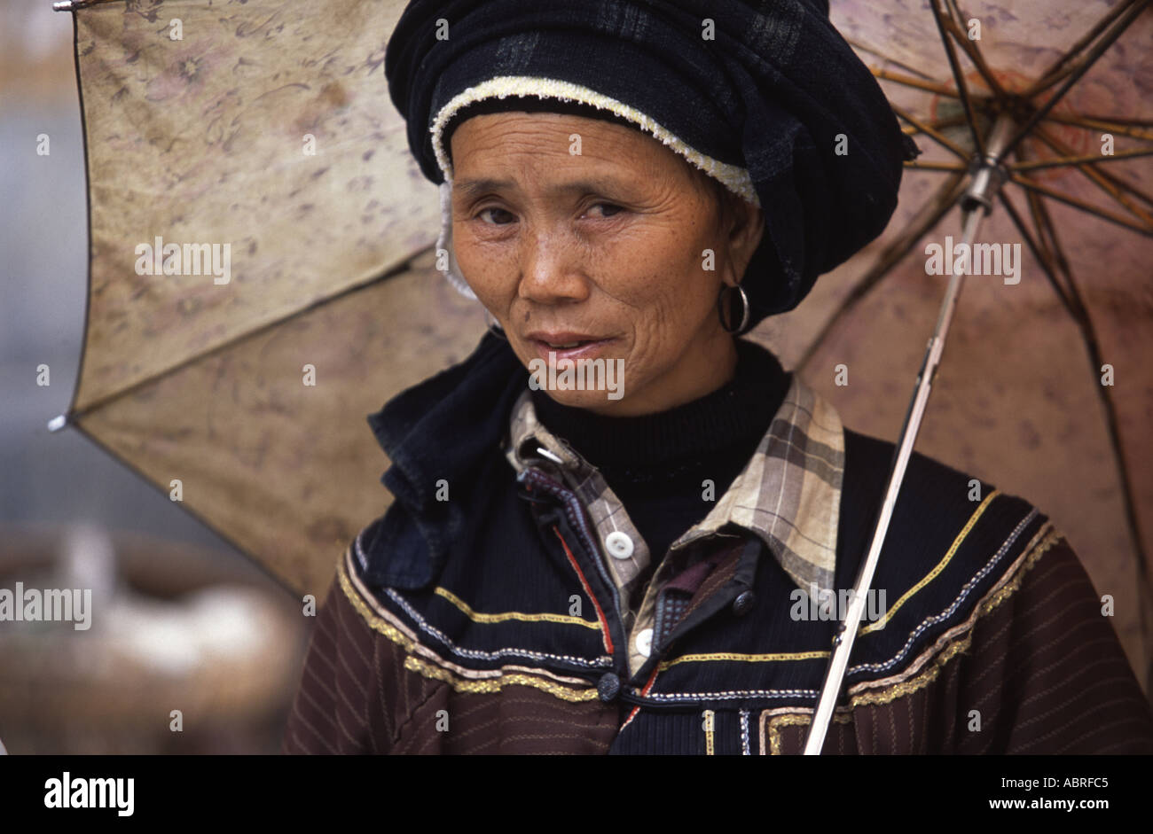 Ethnic groups of yunnan hi-res stock photography and images - Alamy