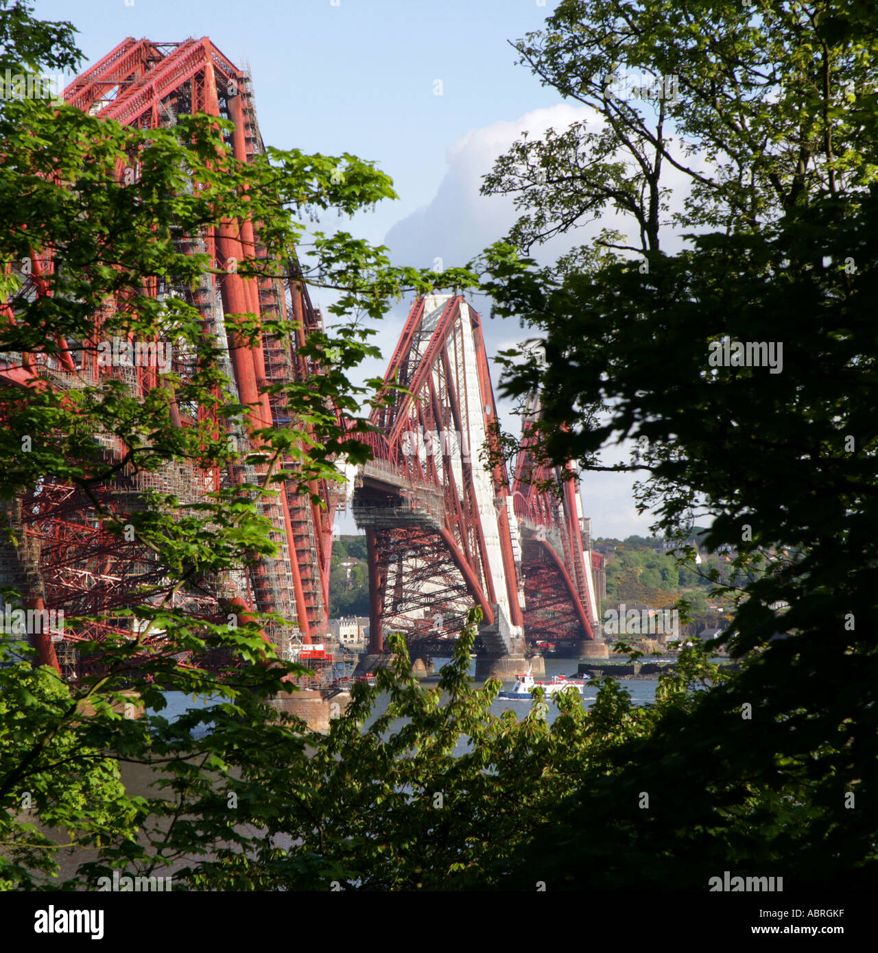THE FORTH RAILWAY BRIDGE NEAR EDINBURGH SCOTLAND UK Stock Photo - Alamy