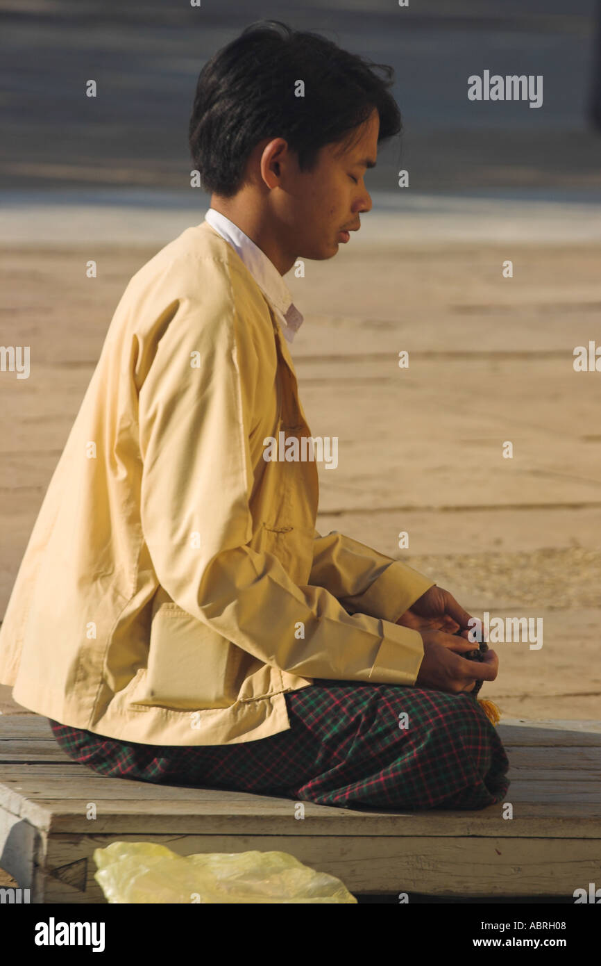 Myanmar Bagan Myothit Pilgrim praying at Lawkananda Pagoda built by ...