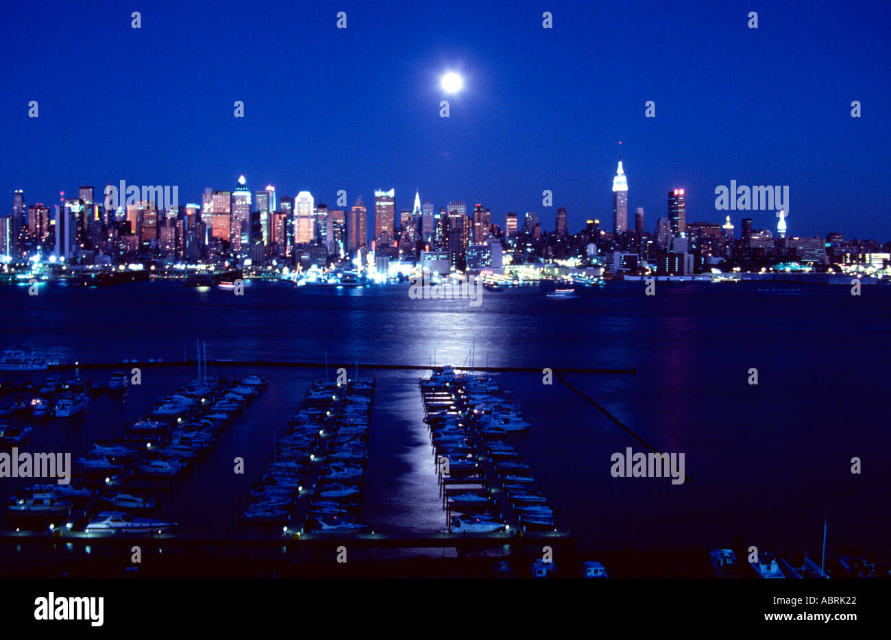 Moon Rise Over Manhattan Stock Photo - Alamy