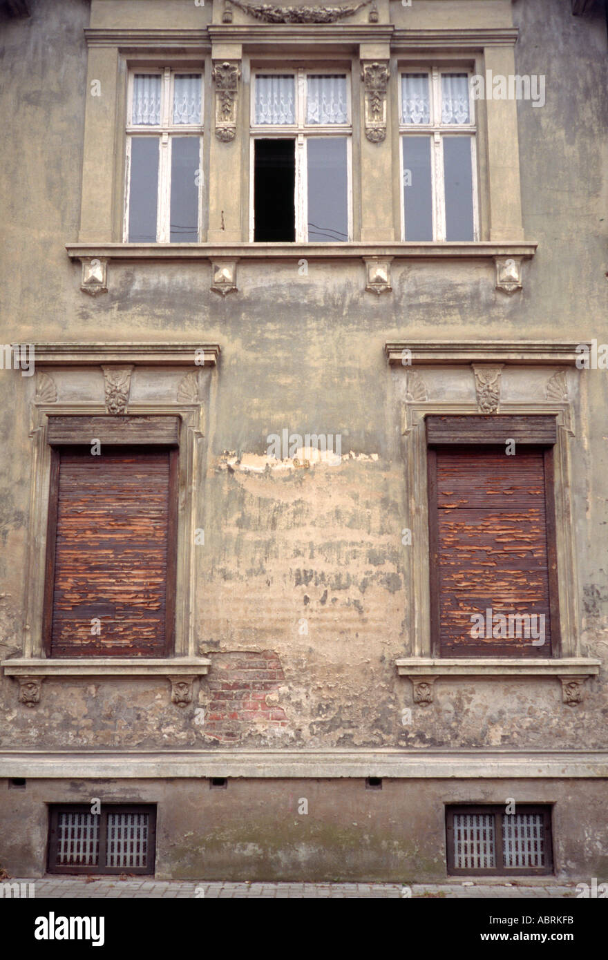 Ramshackle house hi-res stock photography and images - Alamy