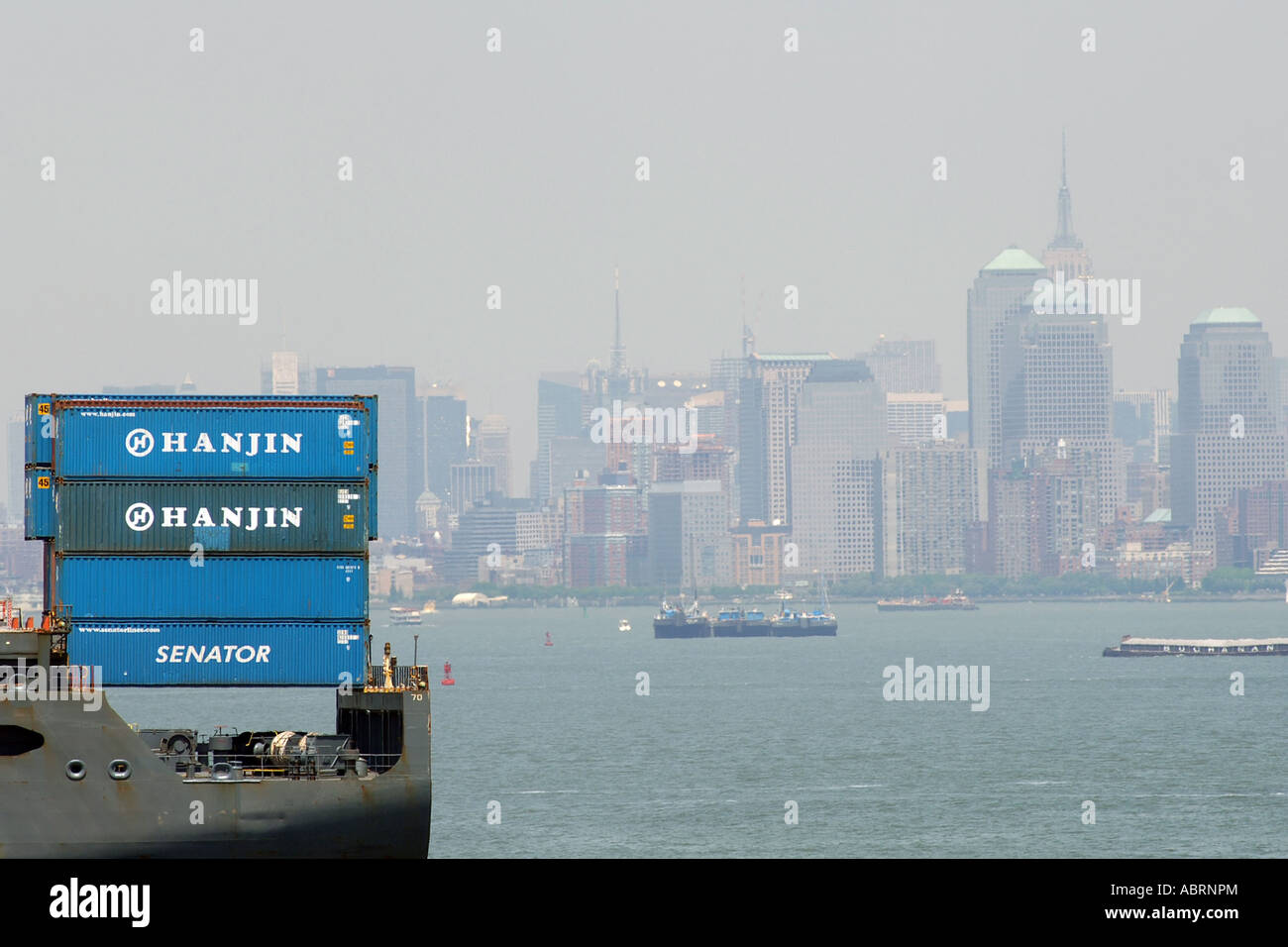 Container ship hudson river hi-res stock photography and images - Alamy