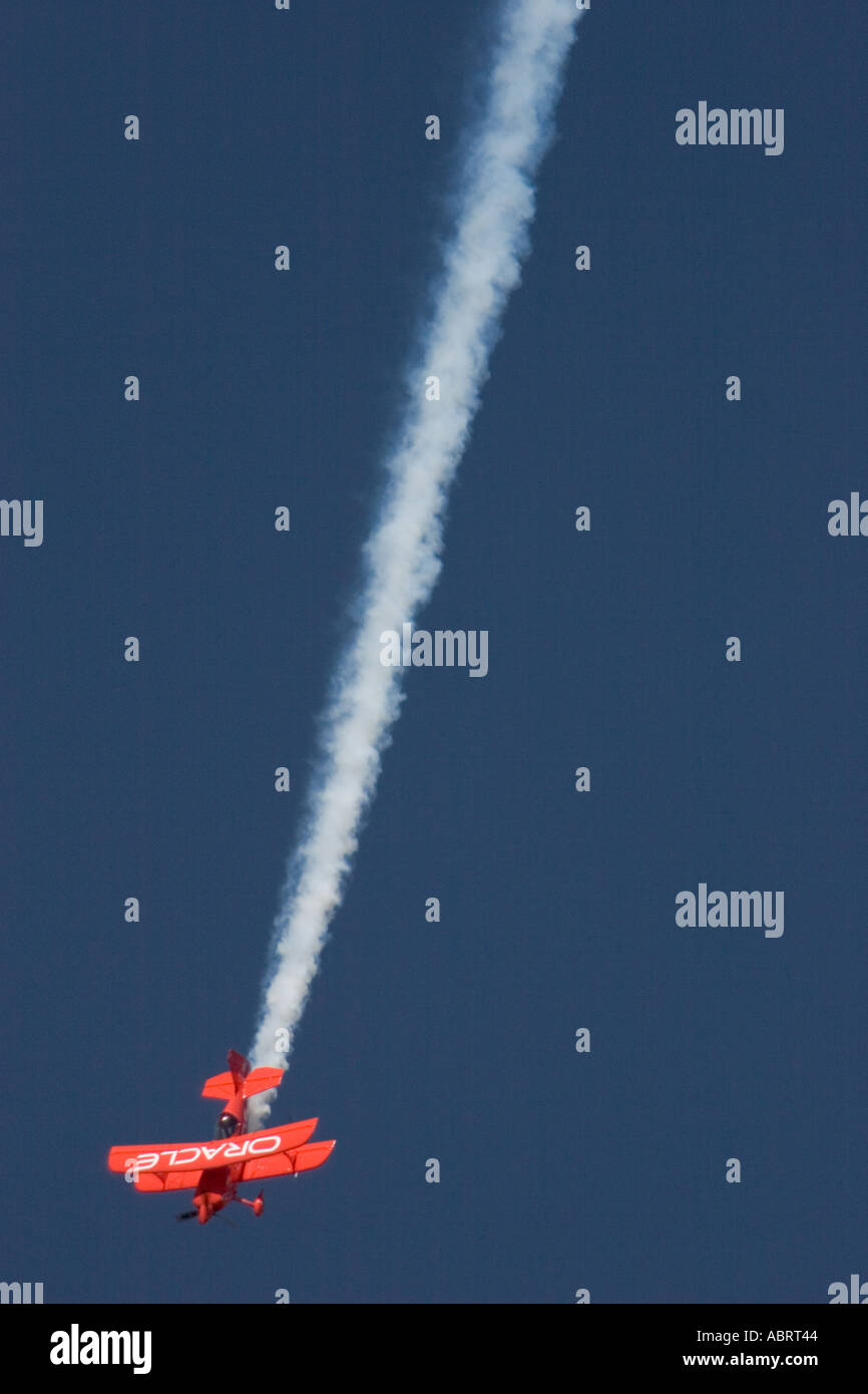 Oracle challenger biplane hi-res stock photography and images - Alamy