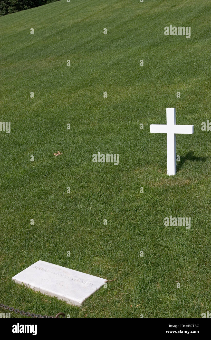 Robert f kennedy grave hi-res stock photography and images - Alamy